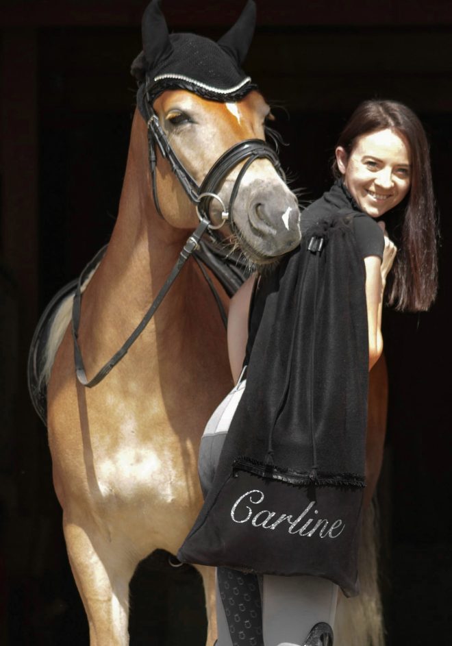 Trensentasche ‘Carline’ + NAME – Shinyhorse Funkelhauben